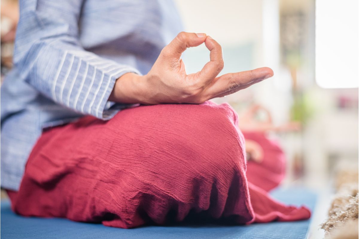 Meditation Mudras Guide: 11 Simple Hand Mudras To Try Today - Yoga Holidays