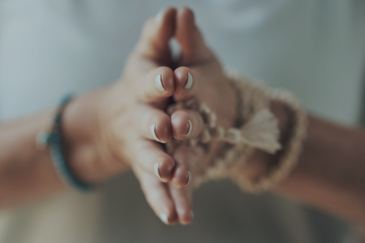 Meditation Mudras Guide: 11 Simple Hand Mudras To Try Today - Yoga Holidays